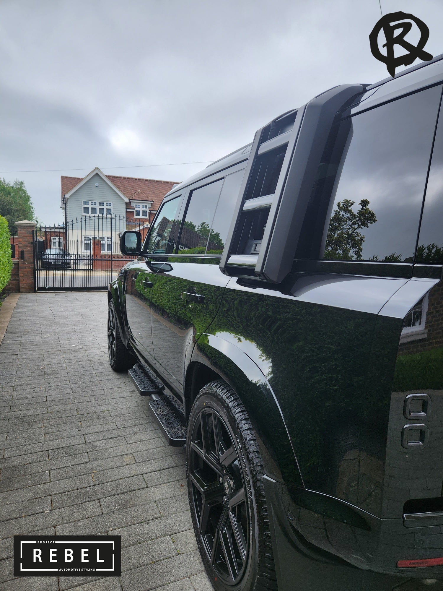 Defender L663 - Black Deployable Side Mounted ladder – Project Rebel